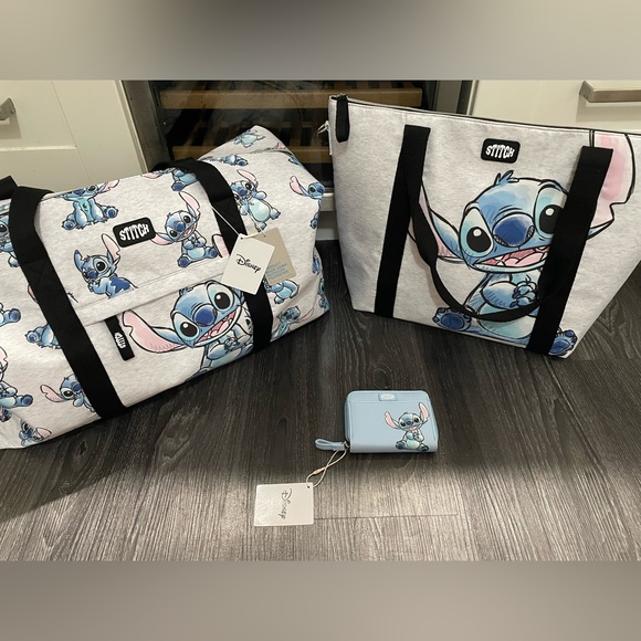 Disney | Bags | Nwt Lilo And Stitch Weekender Bag Tote Bag And Wallet ...